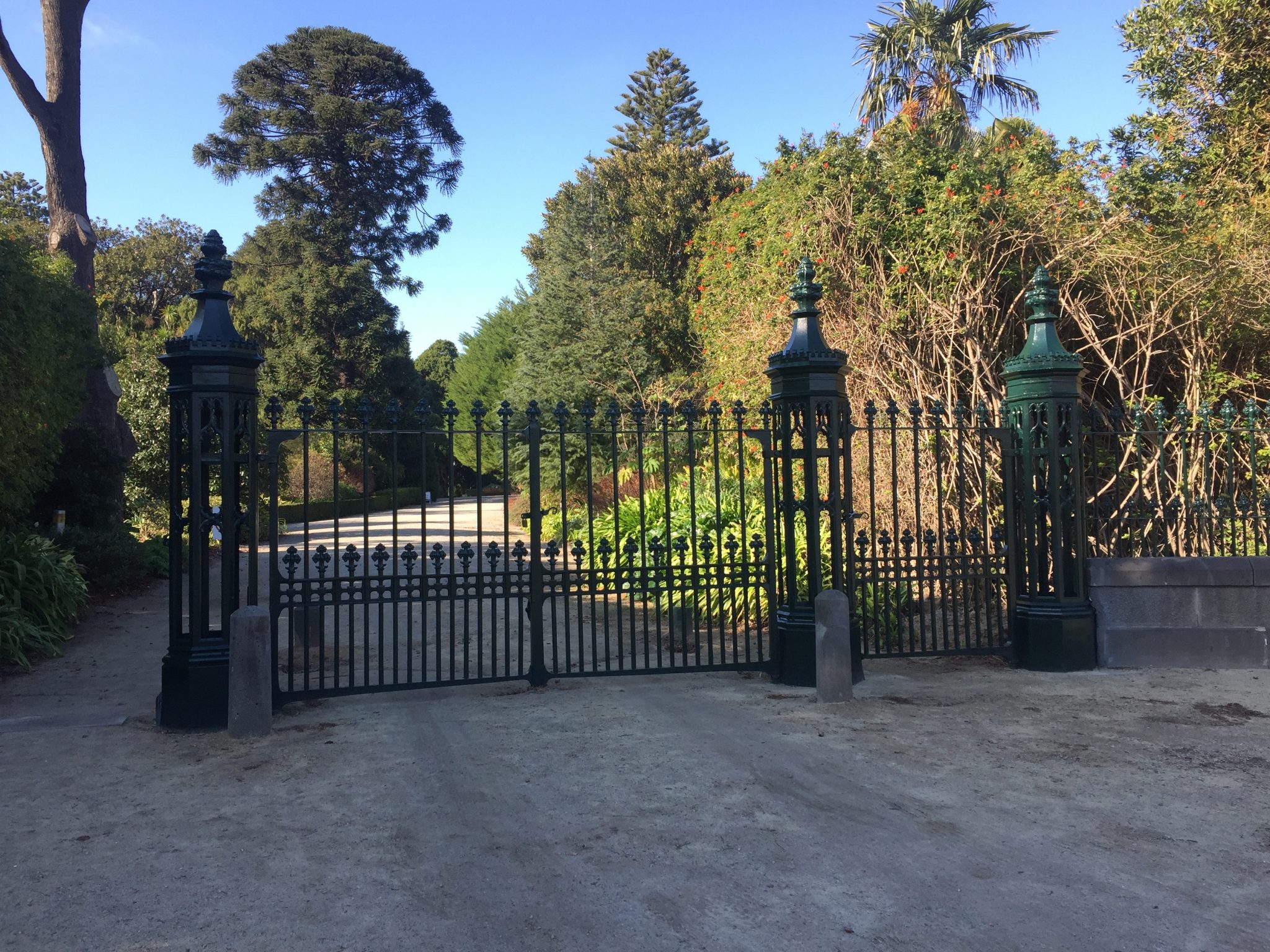 Como Avenue Gates Restoration, Como – National Trust