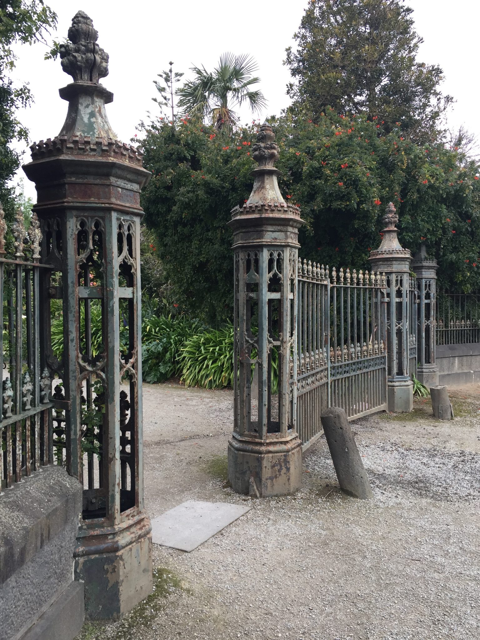 Como Avenue Gates Restoration, Como – National Trust
